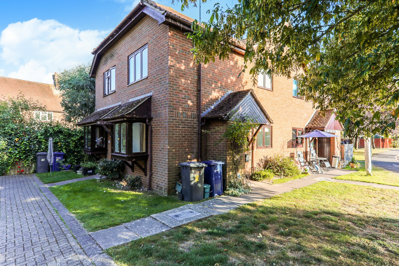 Free property report 16, Westdene Meadows, Cranleigh, GU6 8UJ - Chimnie