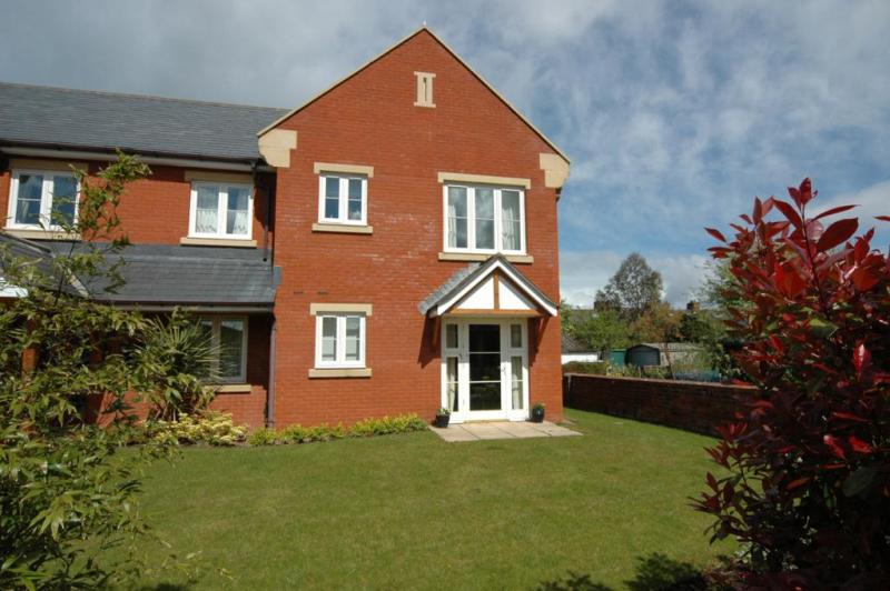 Free property report 16 Armada Court, Parkfield Road, Topsham, Exeter ...