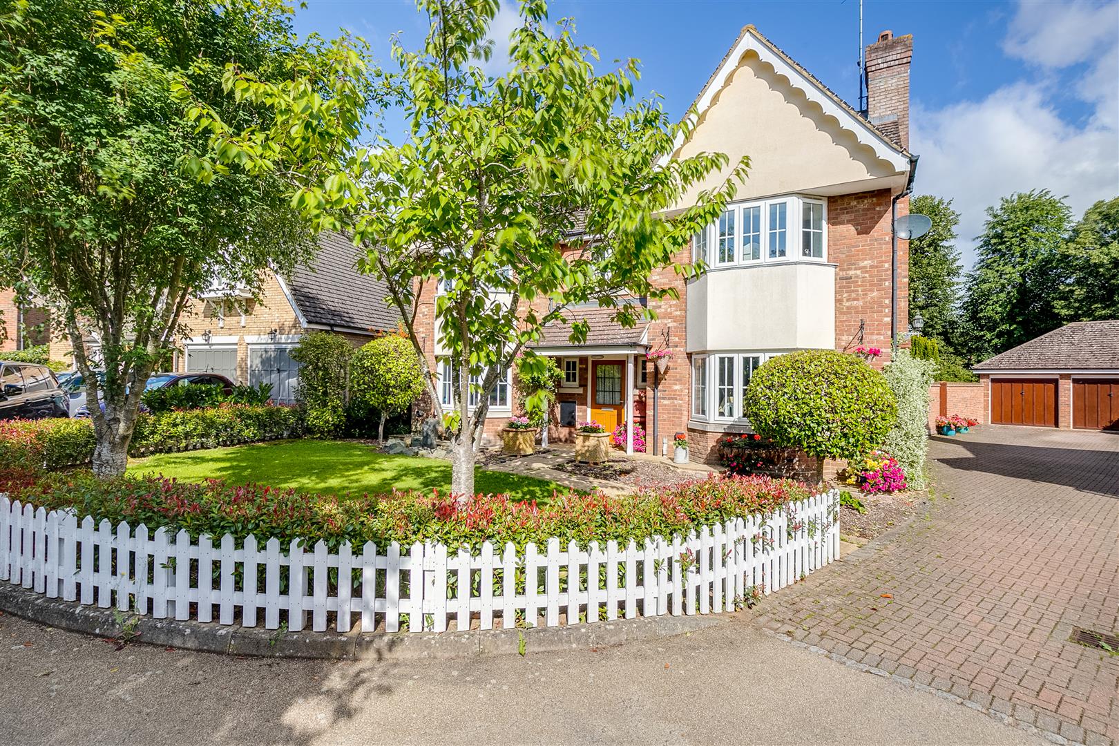 5 bedroom detached house for sale - Million Plus.com The Luxury Marketplace