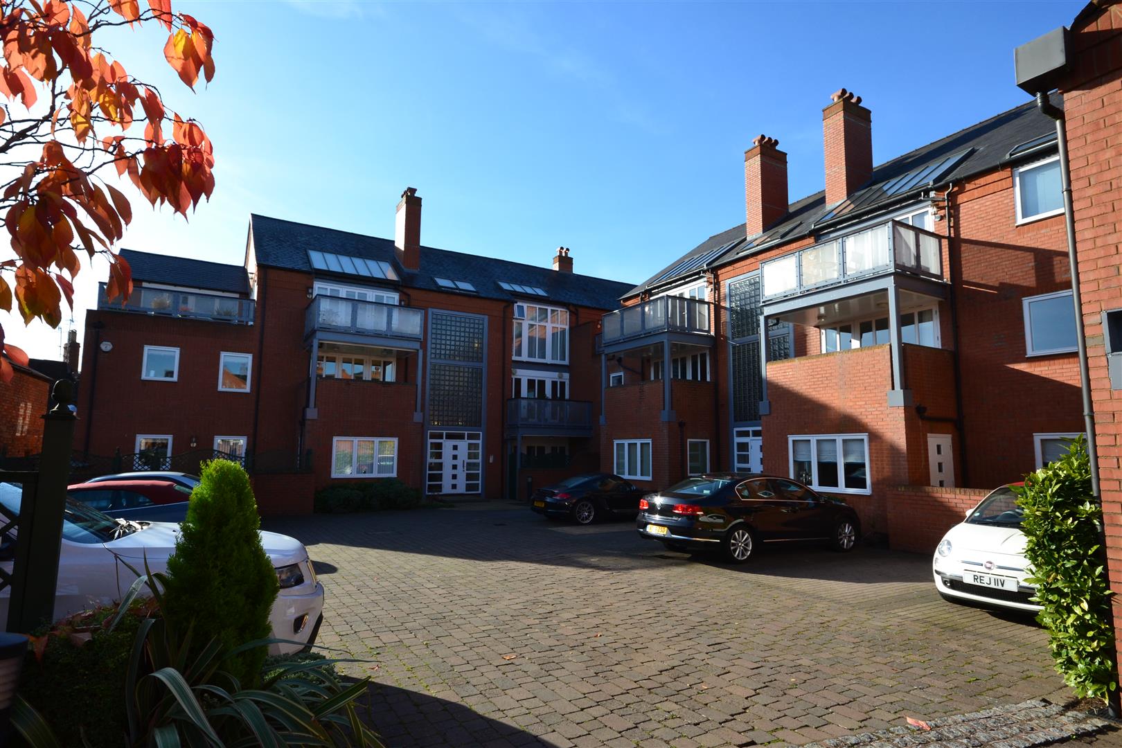 Free property report 5, Printers Place, Mansell Street, Stratford-upon ...