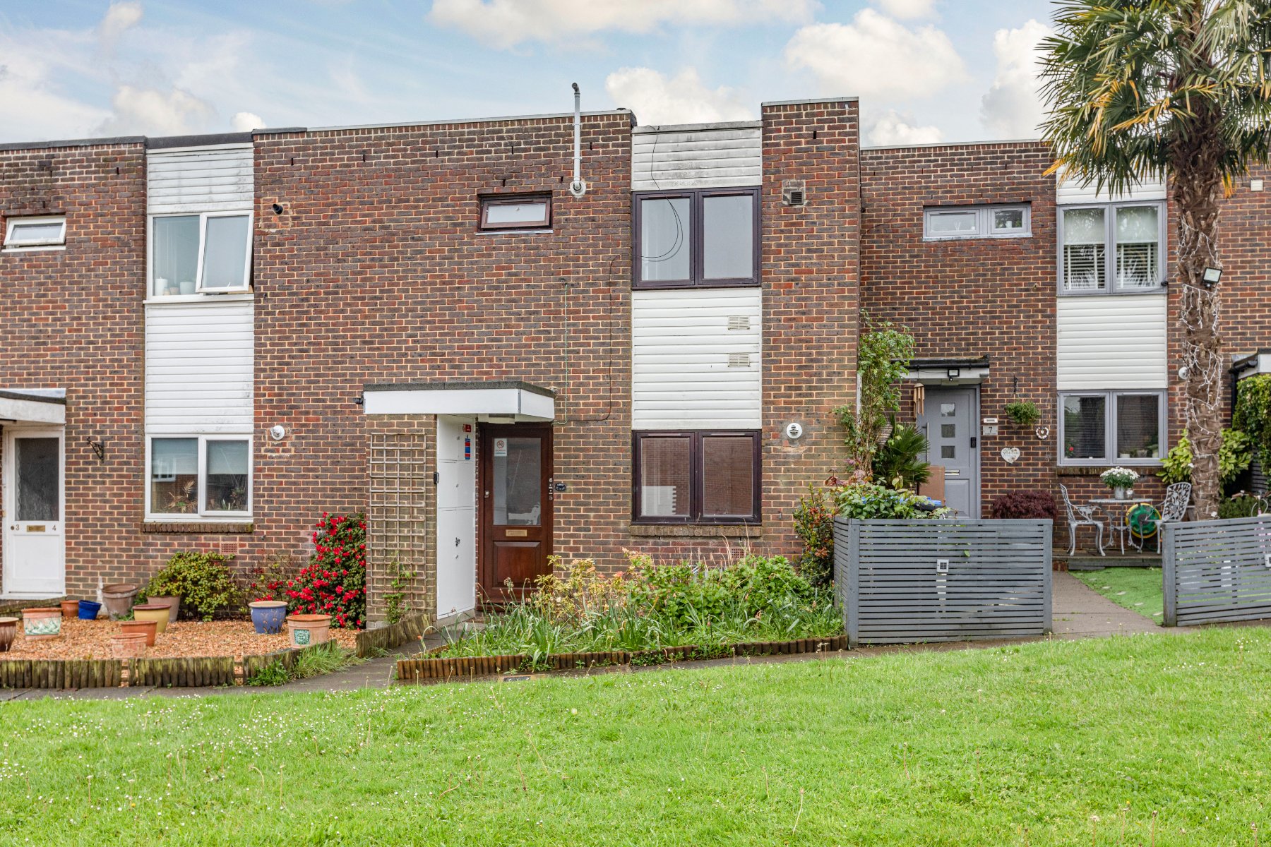 Free property report 5 Cedar Court, Tringham Close, Ottershaw, Chertsey ...