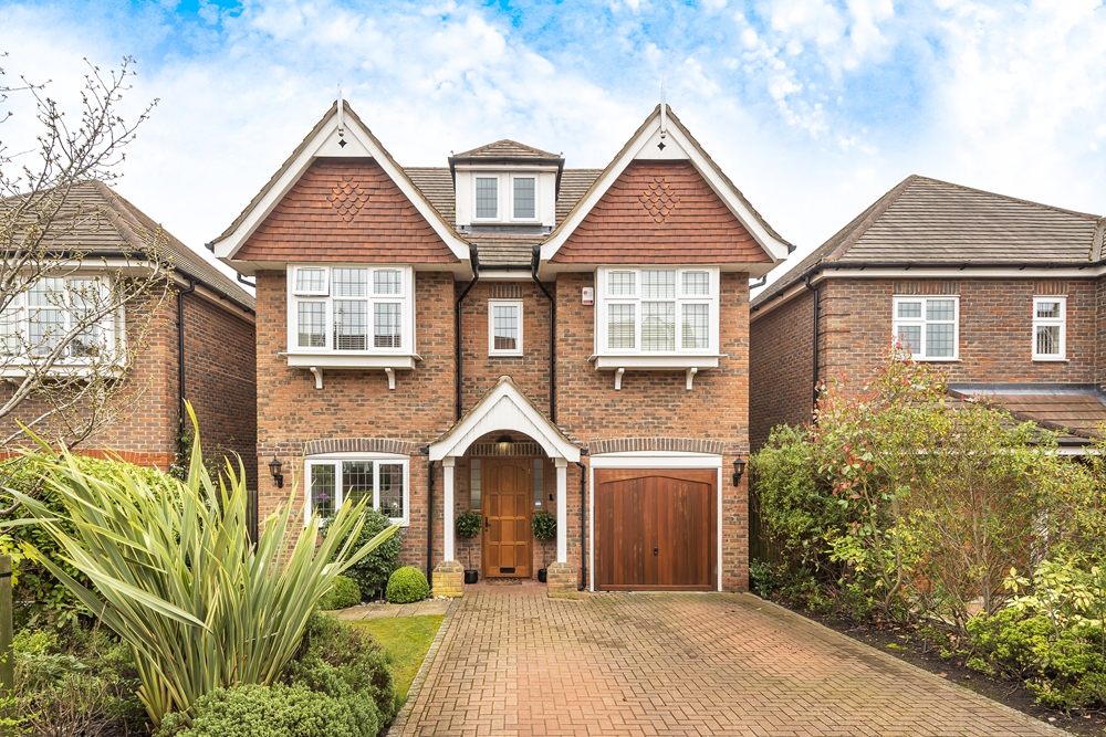 Free property report 14 Flora Close, Stanmore, HA7 4PY - Chimnie