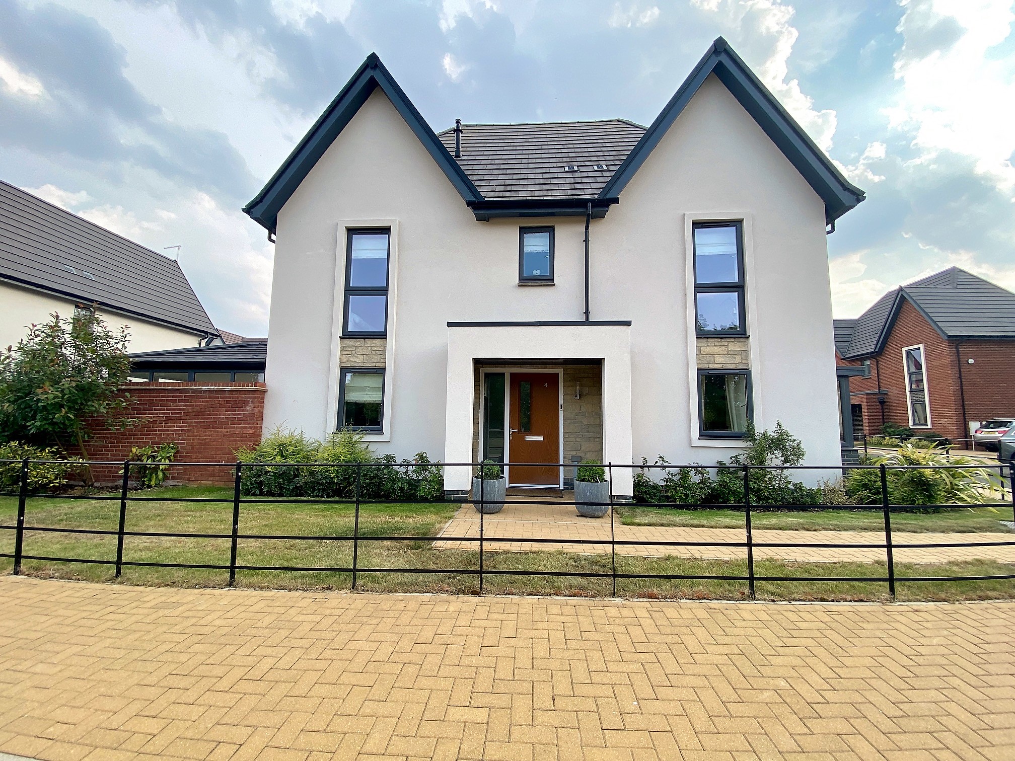 Free property report 4, Coggeshall Close, Daventry, NN11 2PH - Chimnie