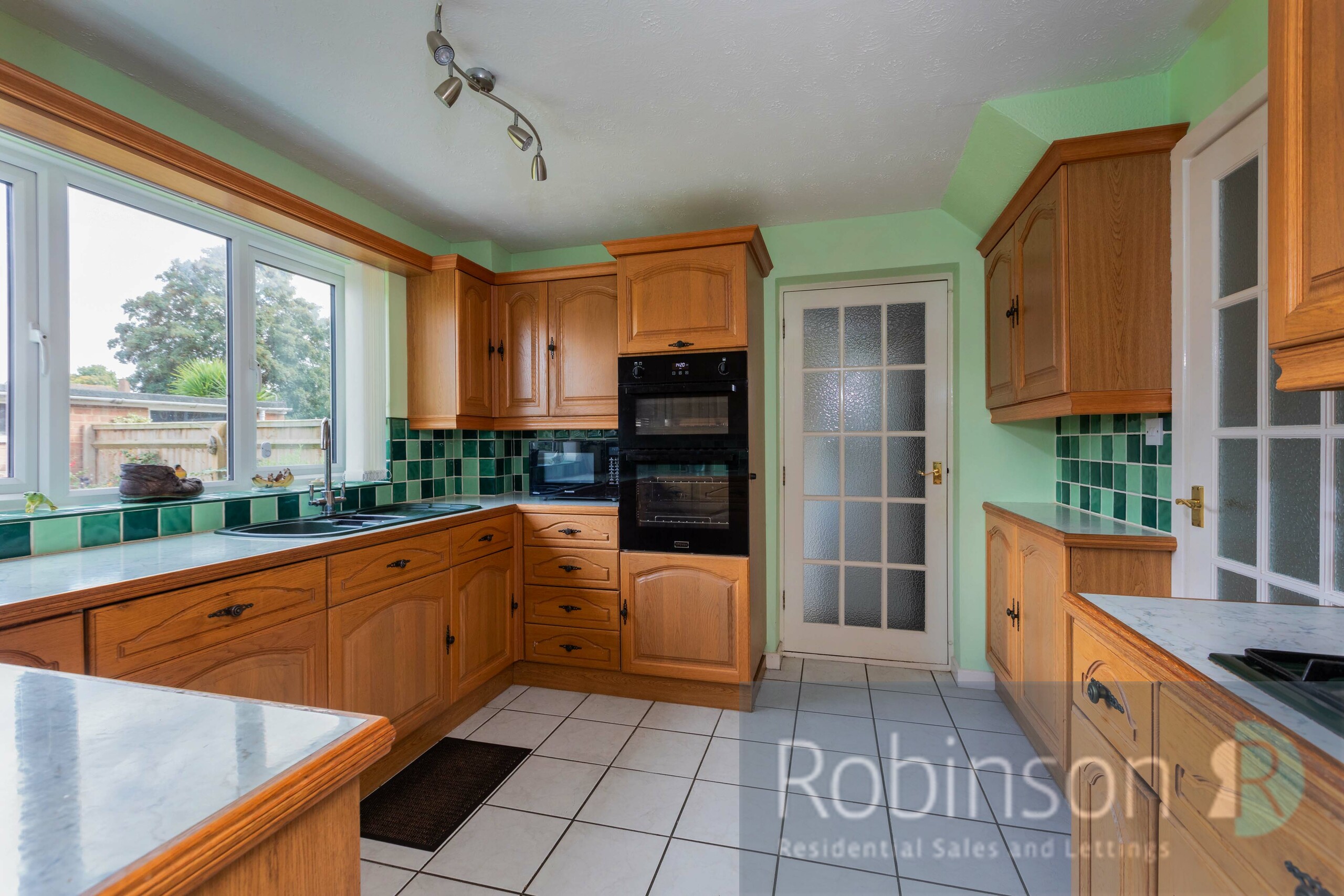 Photos of Ribstone Road, Maidenhead, Berkshire SL6 - 68282003 ...