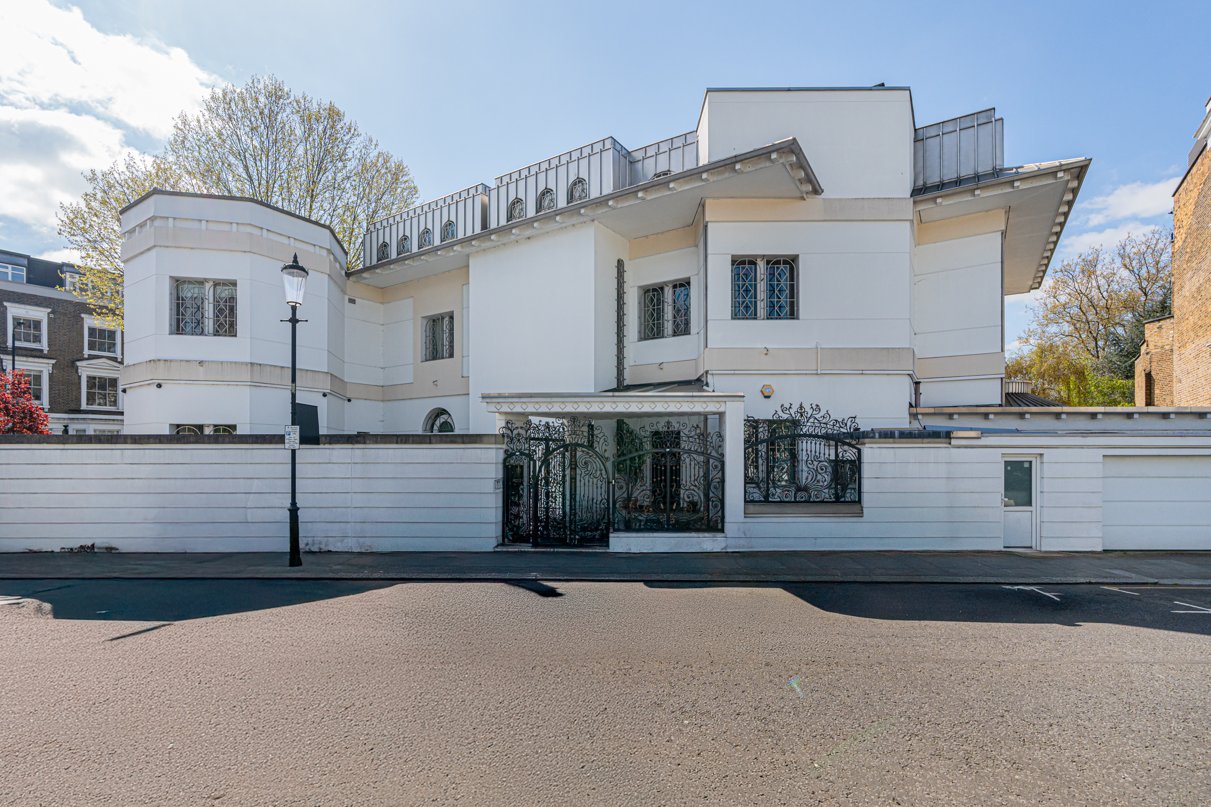 8 bedroom detached house for sale - Million Plus.com The Luxury Marketplace