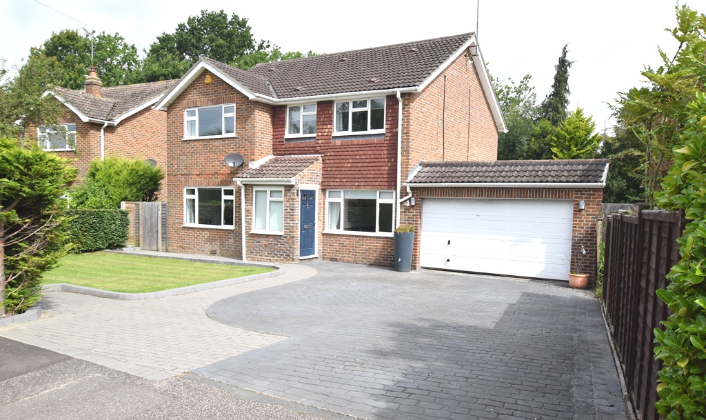 Free property report 4, Brookhill Close, Copthorne, Crawley, RH10 3PP ...