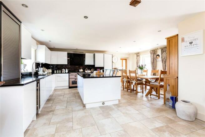 Photos of Easton Lane, Sidlesham, Chichester PO20 - 66830242 ...