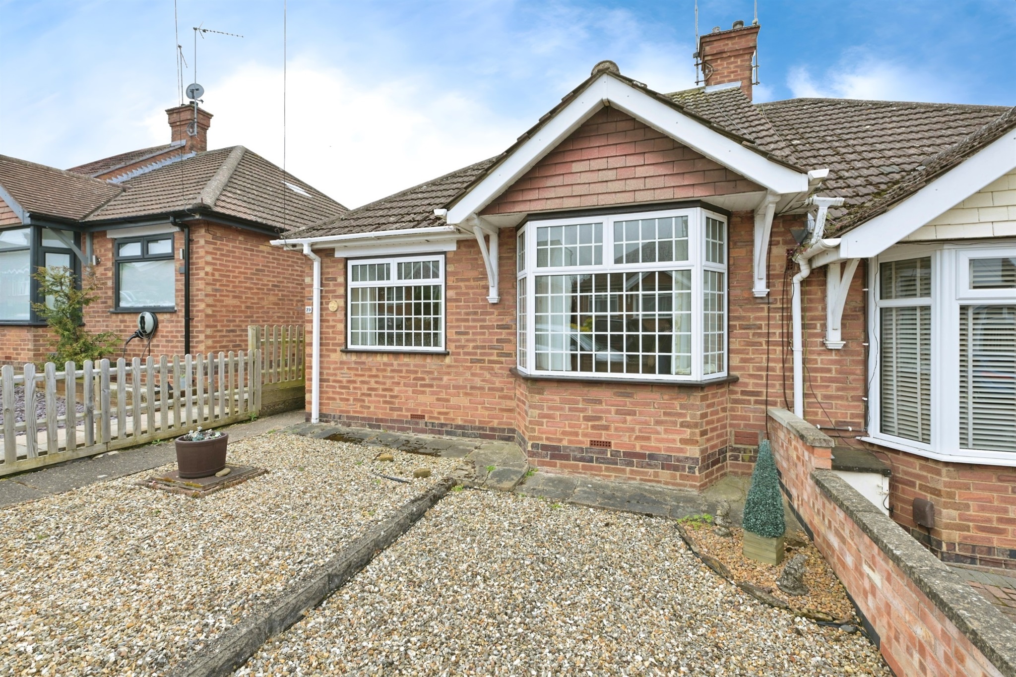Free property report 29, Cameron Crescent, Northampton, NN5 5PD - Chimnie