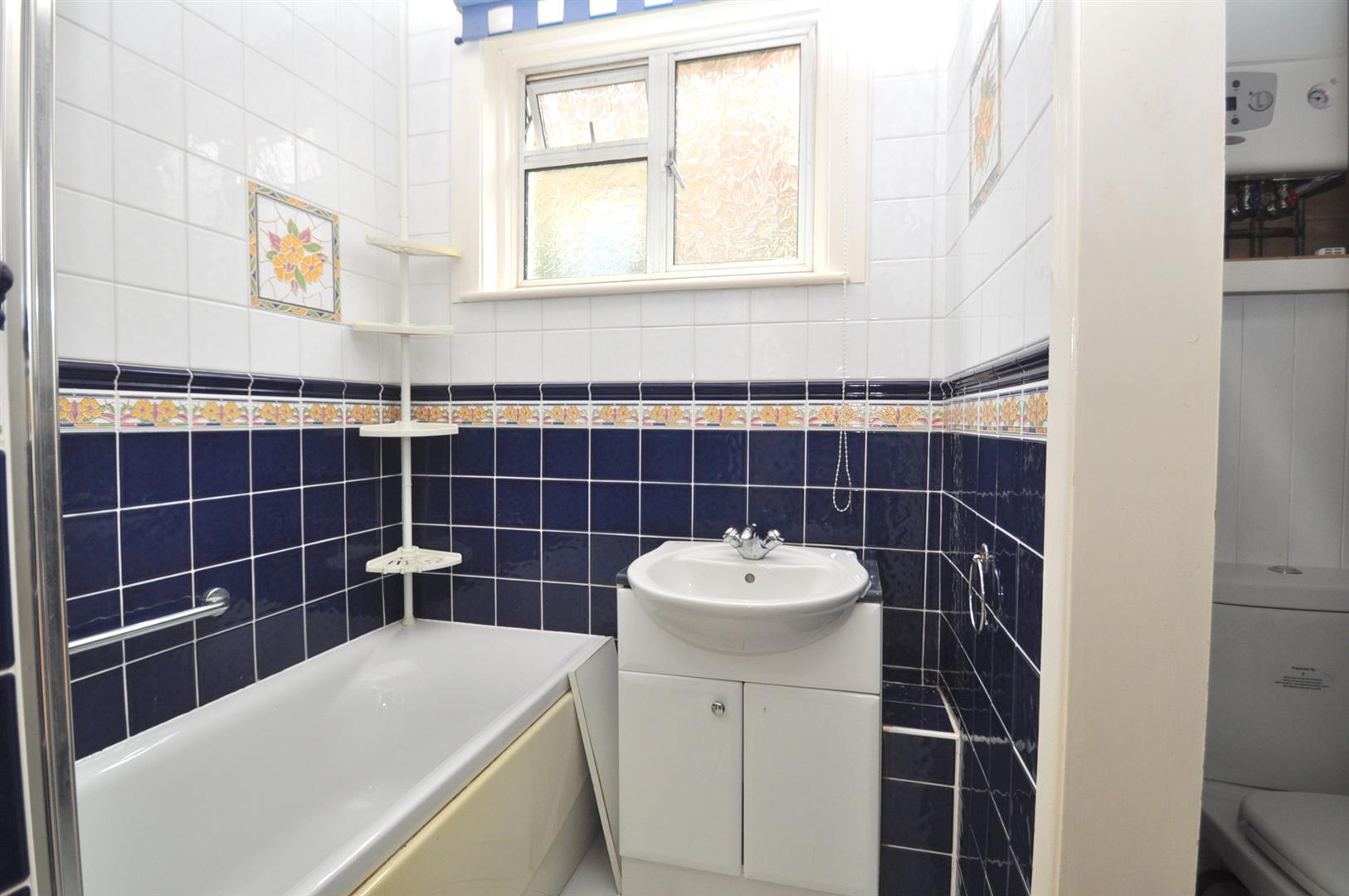 Free property report 22 Roselands Avenue, Eastbourne, BN22 8NX - Chimnie