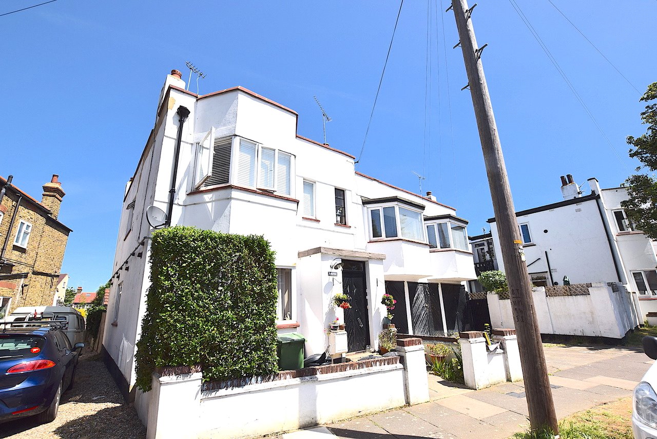 Free property report 2 Stanley House, Southborough Drive, Westcliff-on ...