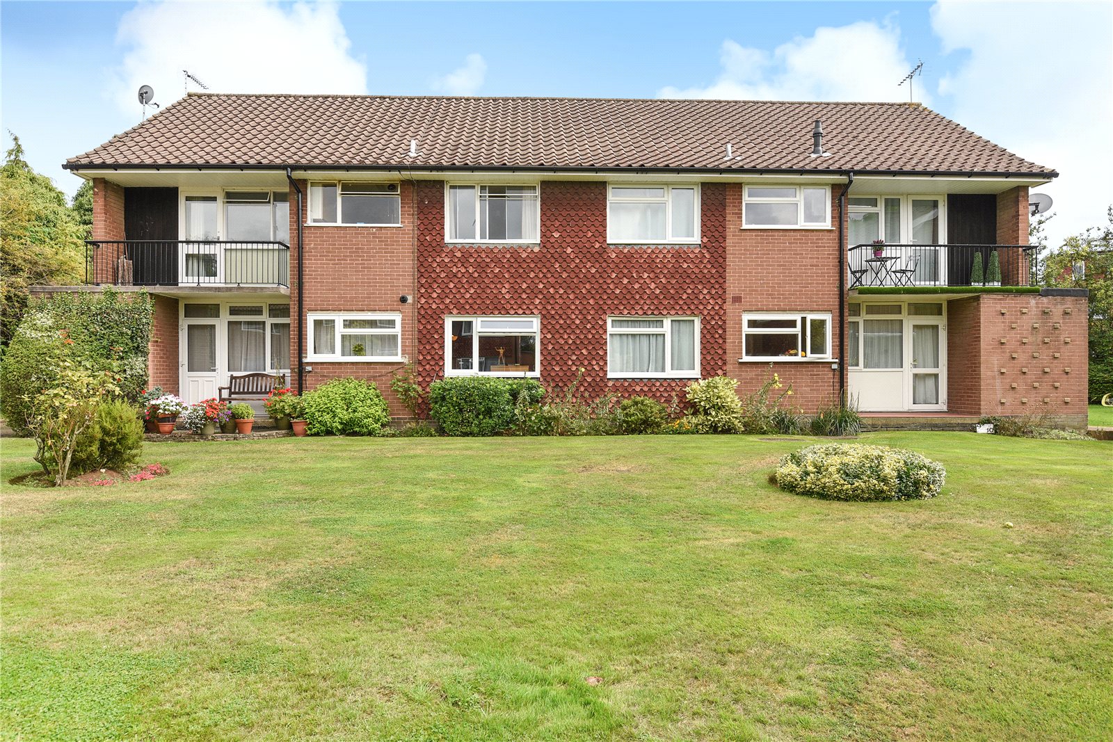 Free property report 11 Chessington Court, Marsh Road, Pinner, HA5 5NP ...
