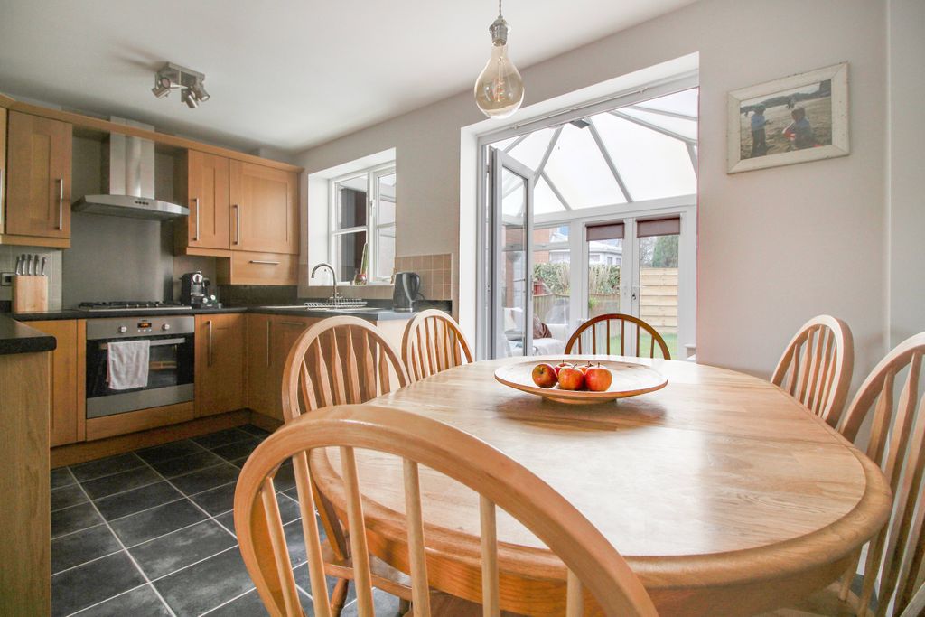 Free property report 16, Harewood Close, York, YO30 5XQ - Chimnie