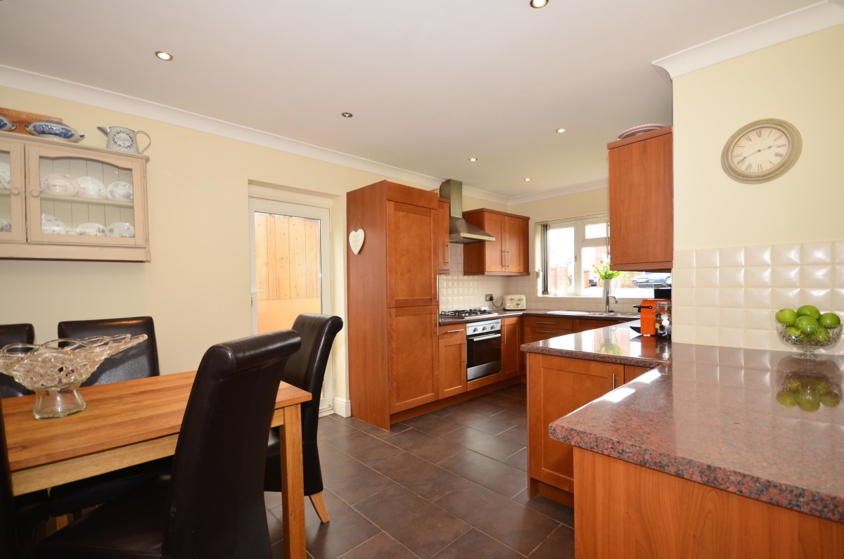 Free property report 43, Rochester Crescent, Hoo, Rochester, ME3 9JH ...