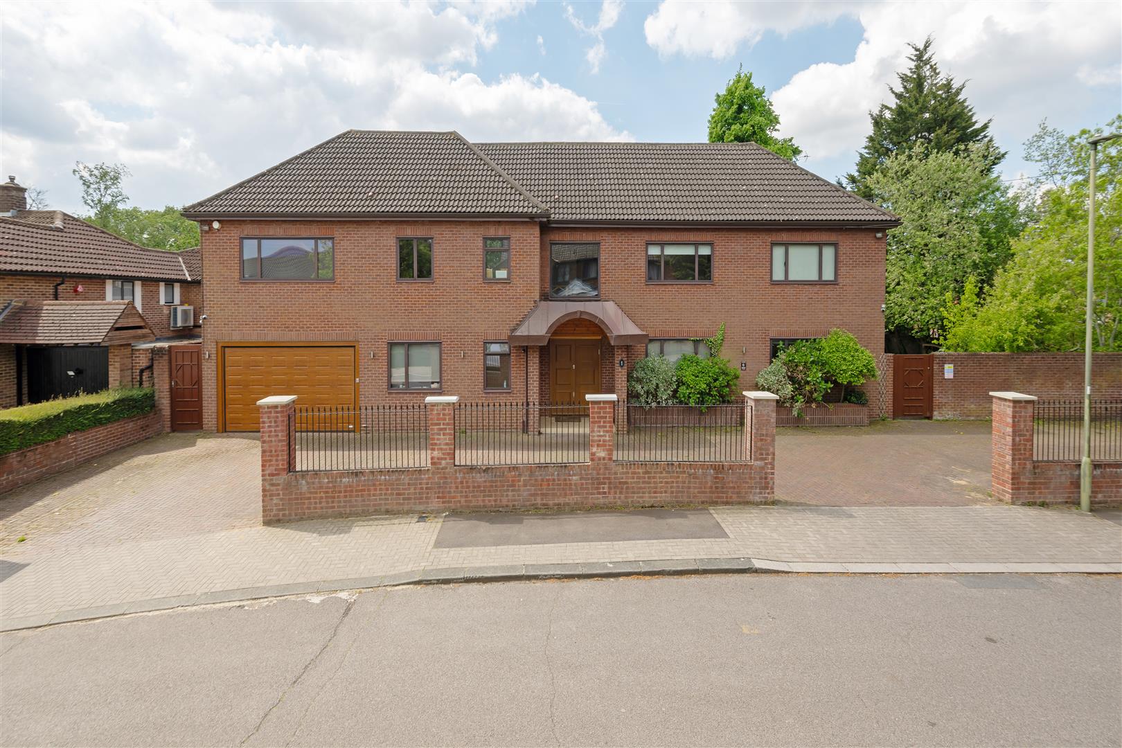 7 bedroom detached house for sale - MillionPlus.com The Luxury Marketplace