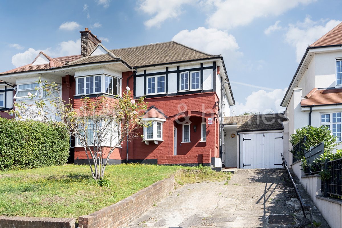 Free property report 224 Hendon Way, London, NW4 3NE - Chimnie