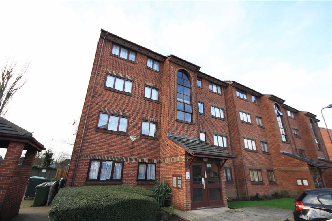 Free property report 142, Cotton Avenue, London, W3 6YG - Chimnie