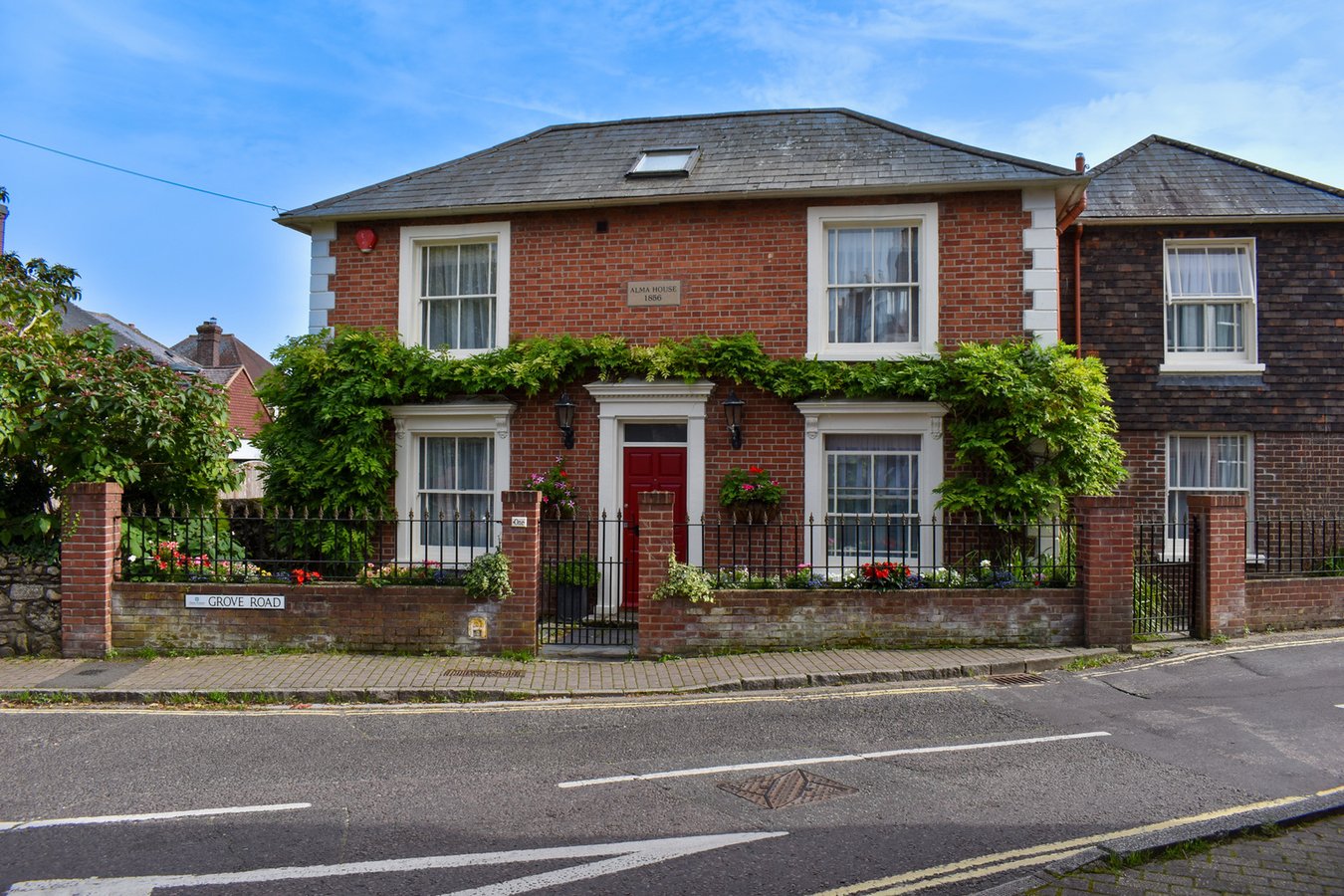 4 bedroom detached house for sale - Million Plus.com The Luxury Marketplace