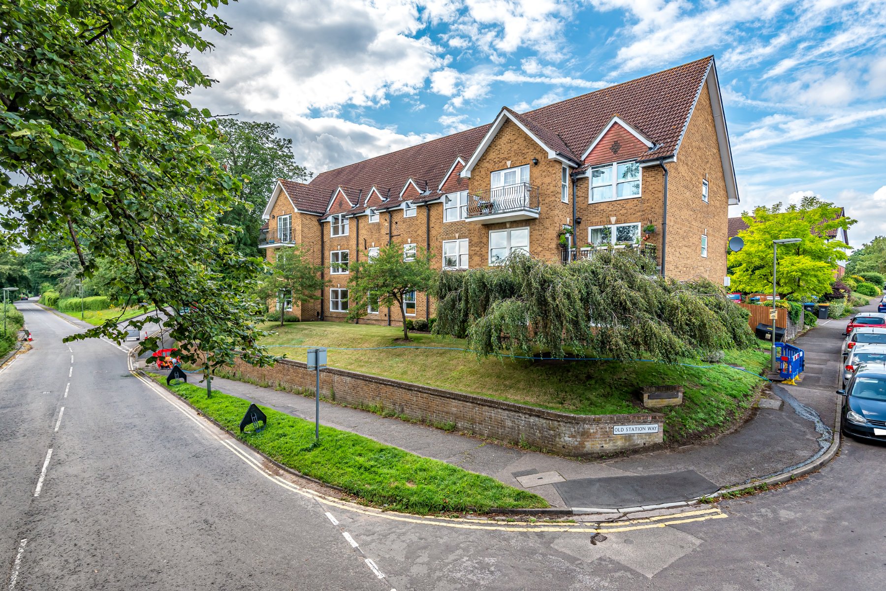 Free property report 11 Lammas Court, Old Station Way, Godalming, GU7 ...
