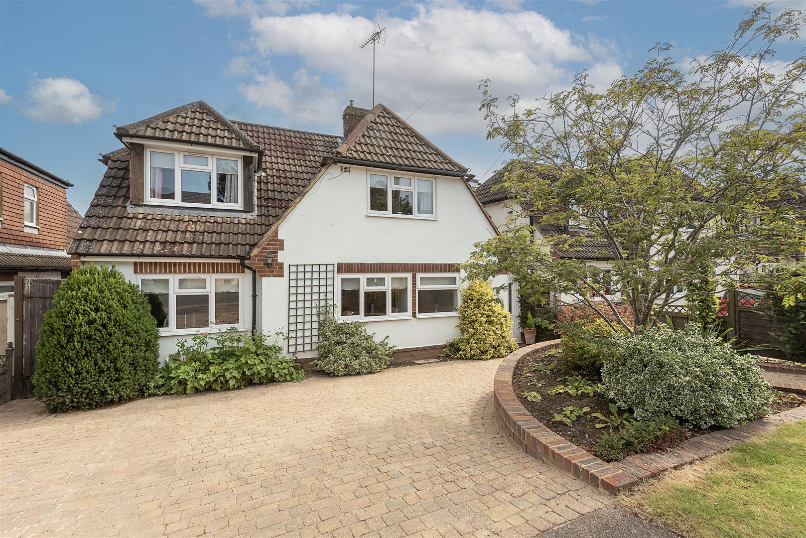 Free property report 9, Molescroft, Harpenden, AL5 3LS - Chimnie