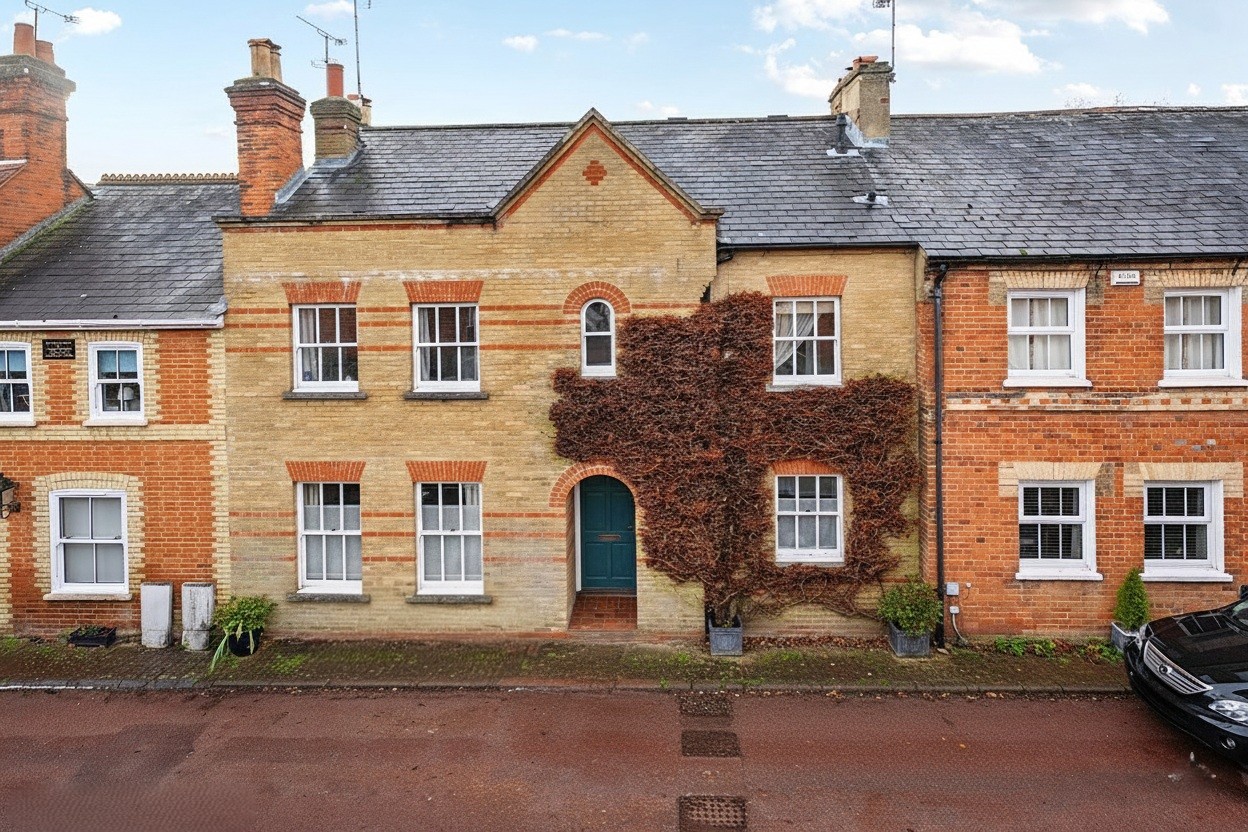 3 bedroom terraced house for sale - Million Plus.com The Luxury Marketplace