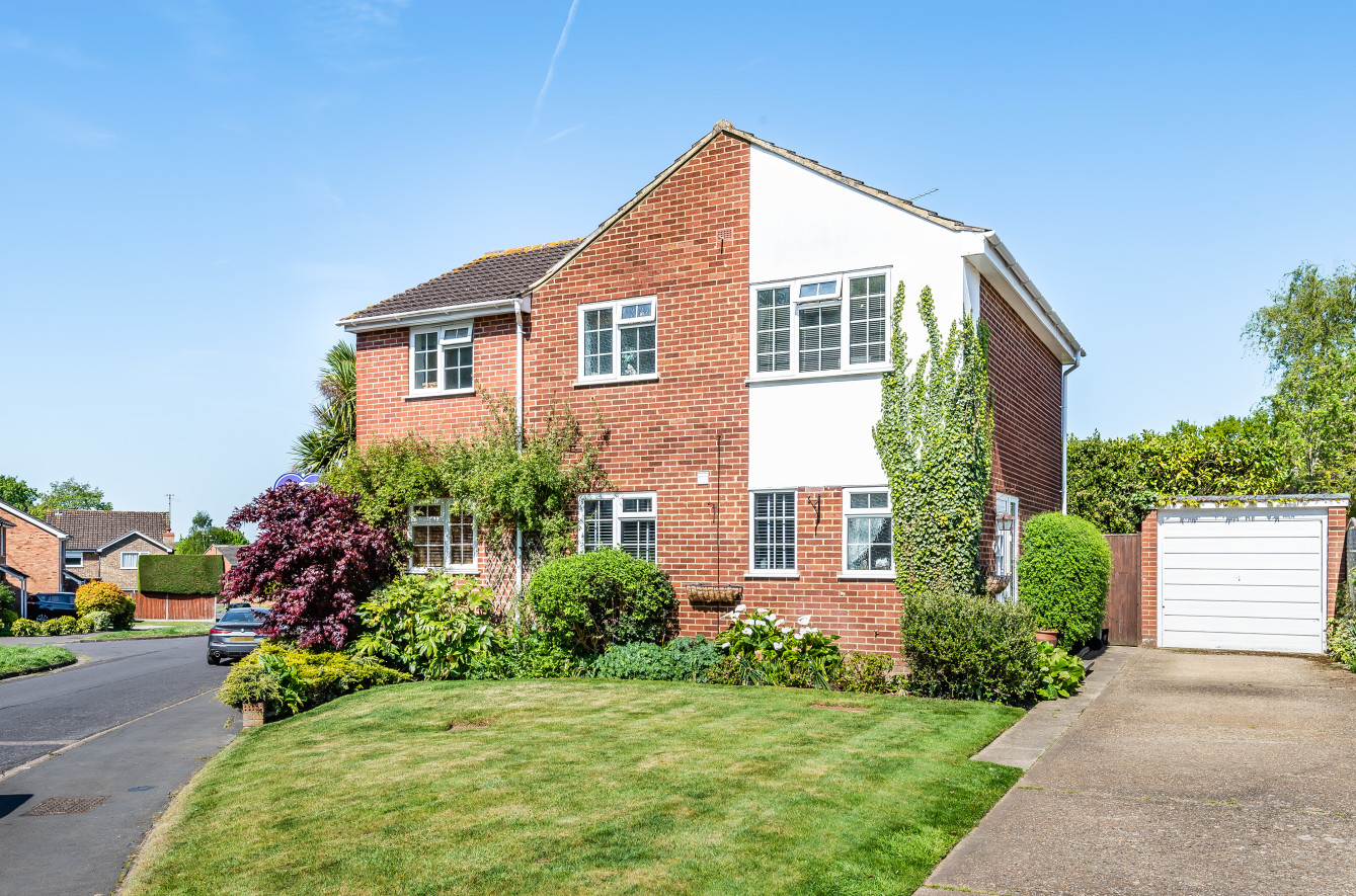 Free property report 9, Stoneleigh Court, Frimley, Camberley, GU16 8XH ...