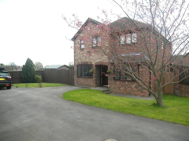 Free property report 6, Spinners Chase, Pudsey, LS28 7BB - Chimnie