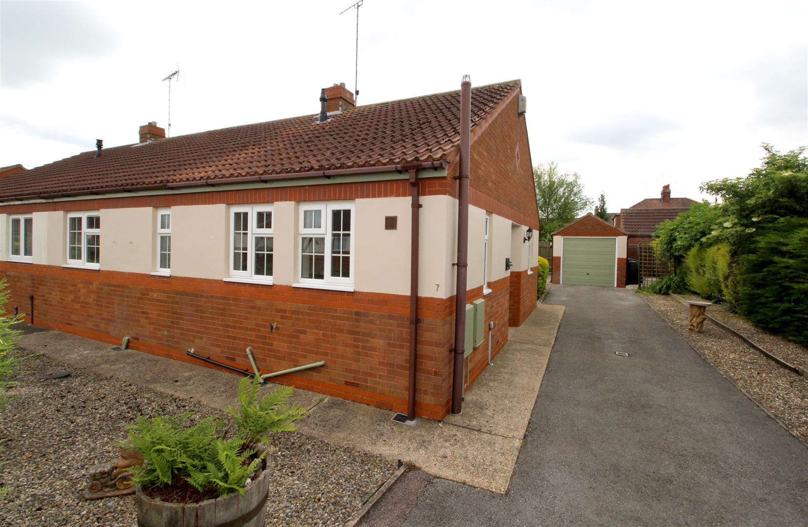 Free property report 7, New Walk Close, Driffield, YO25 5LG - Chimnie