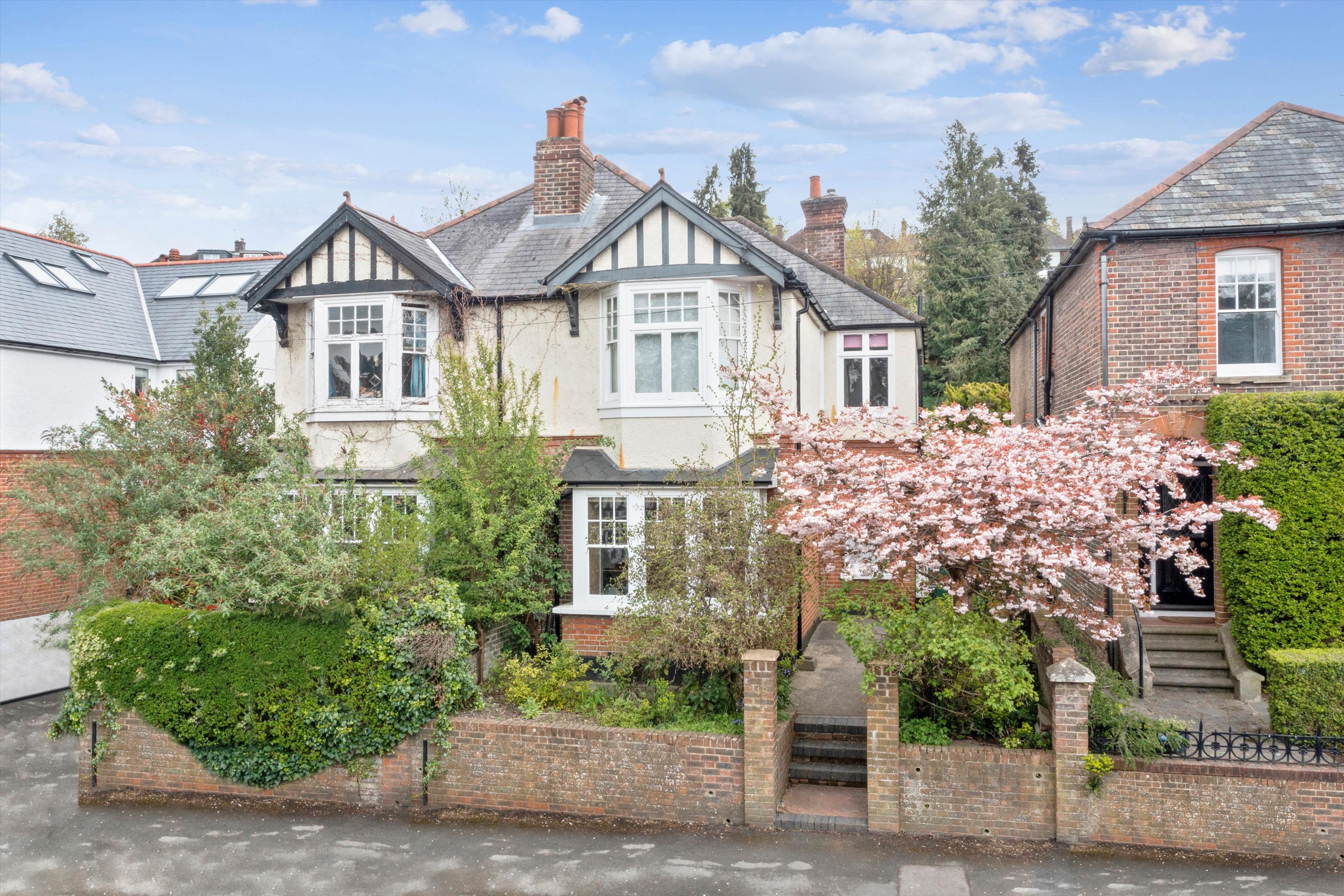 Free property report 49, Wodeland Avenue, Guildford, GU2 4JZ - Chimnie