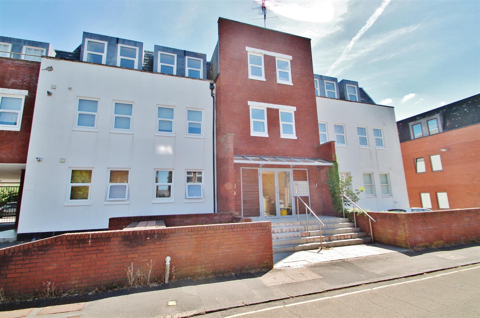 Free property report 3 Darwell House, Essex Road, Basingstoke, RG21 7BN ...
