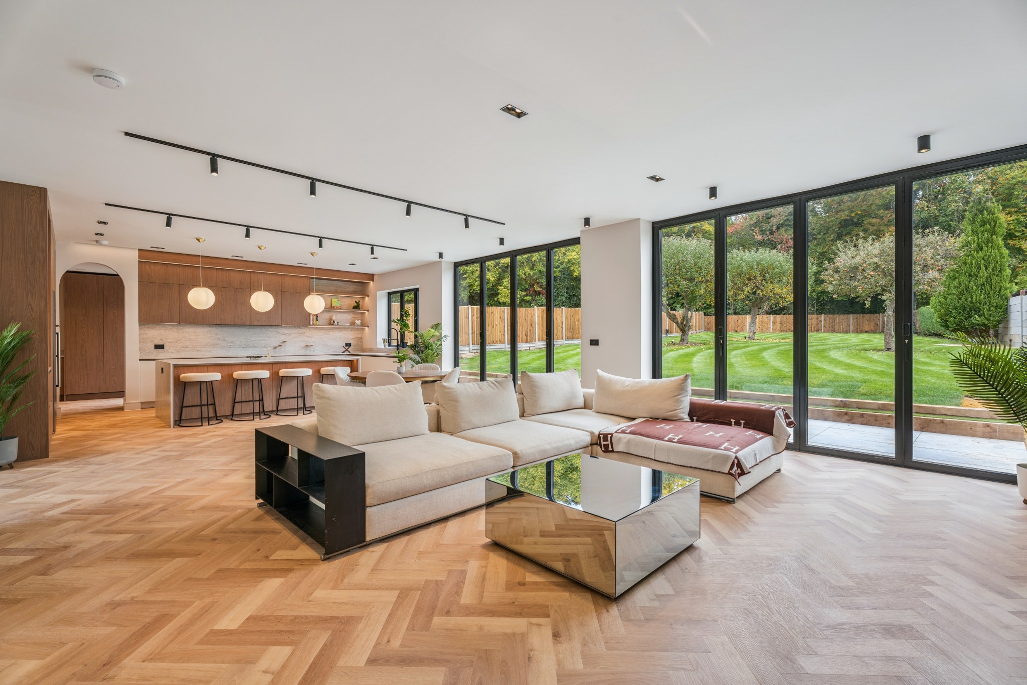 5 bedroom detached house for sale - Million Plus.com The Luxury Marketplace