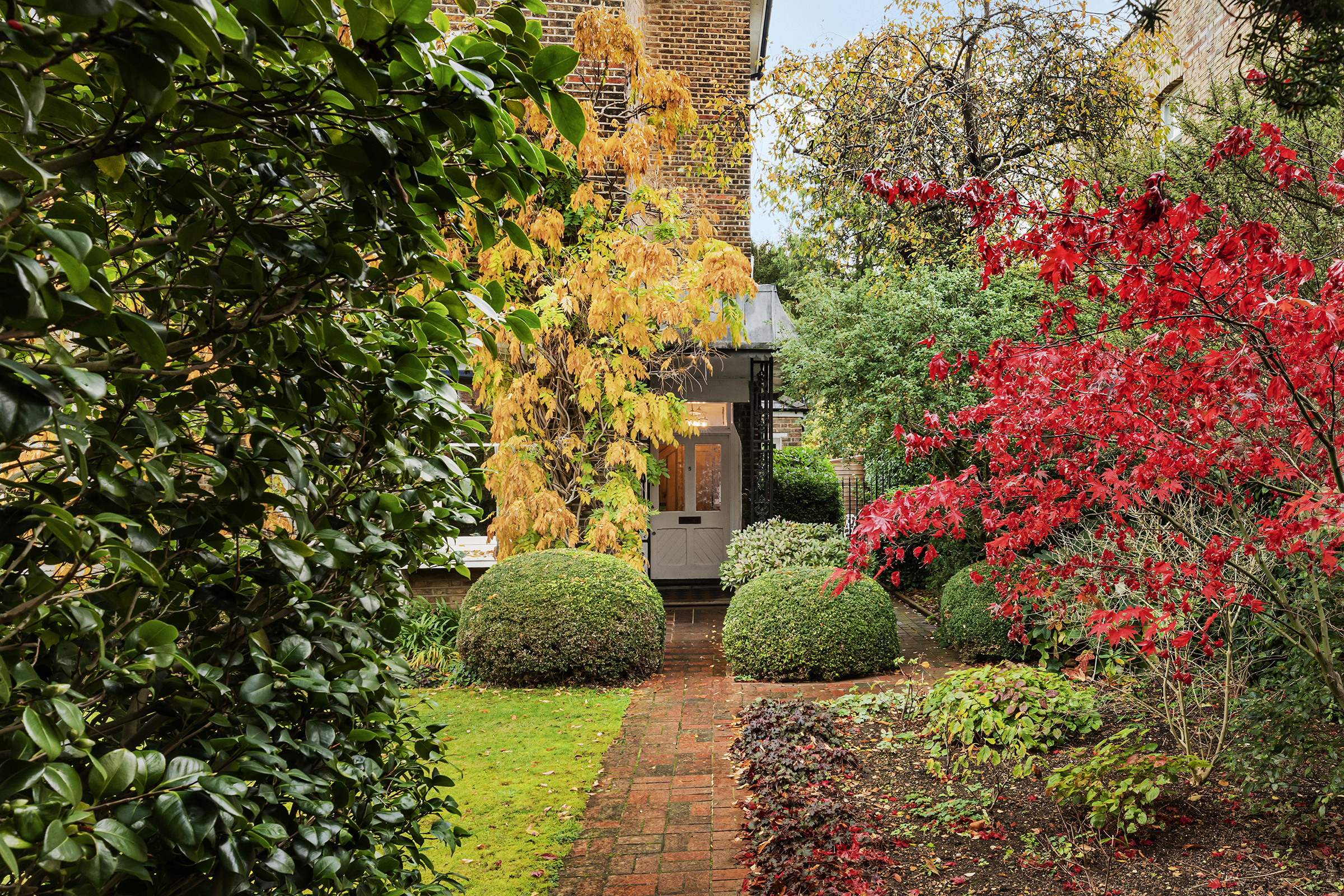 6 bedroom detached house for sale - Million Plus.com The Luxury Marketplace