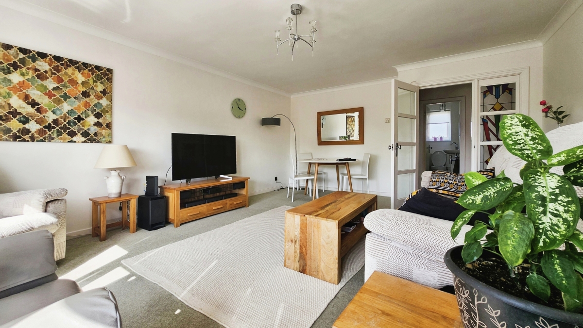 Free property report Flat 10, Windlesham Court 48a, Grand Avenue ...