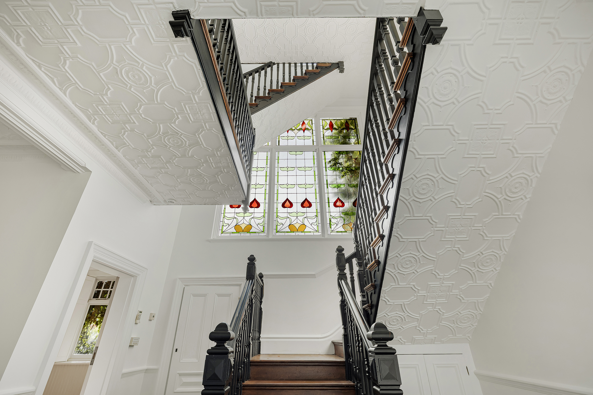 6 bedroom detached house for sale - Million Plus.com The Luxury Marketplace