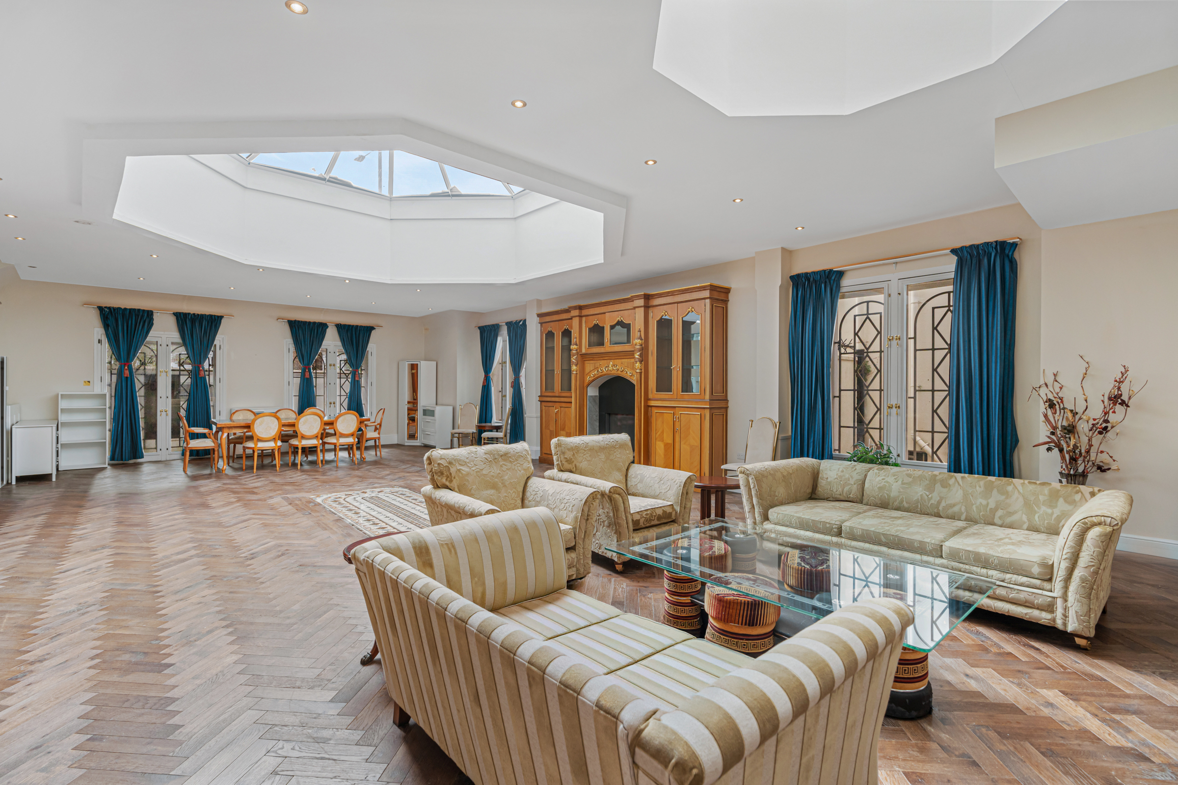 8 bedroom detached house for sale - Million Plus.com The Luxury Marketplace