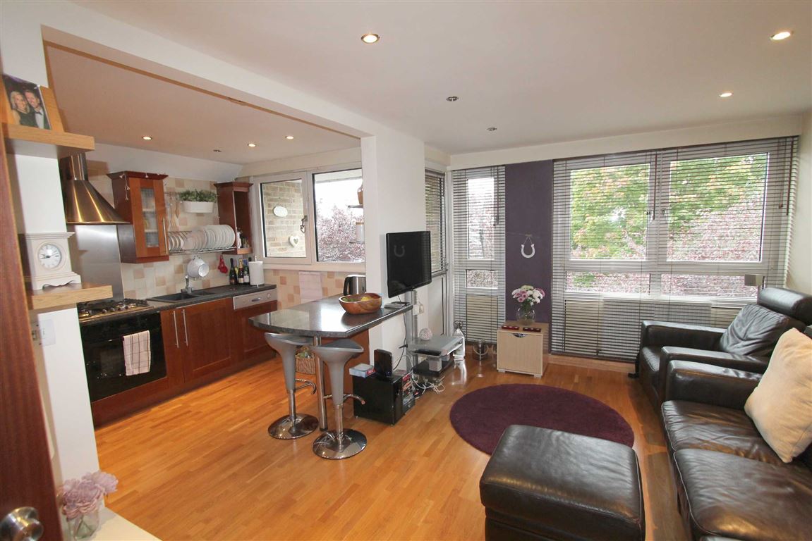 Free property report 79 Flintmill Crescent, Kidbrooke, SE3 8LU - Chimnie