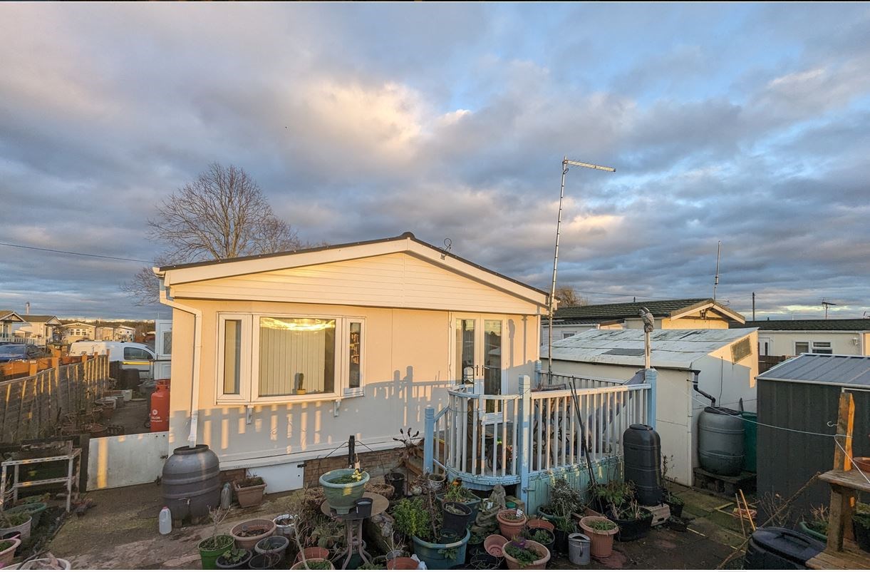 Free property report 1, Enfield Court, Pioneer Caravan Site, Eye ...