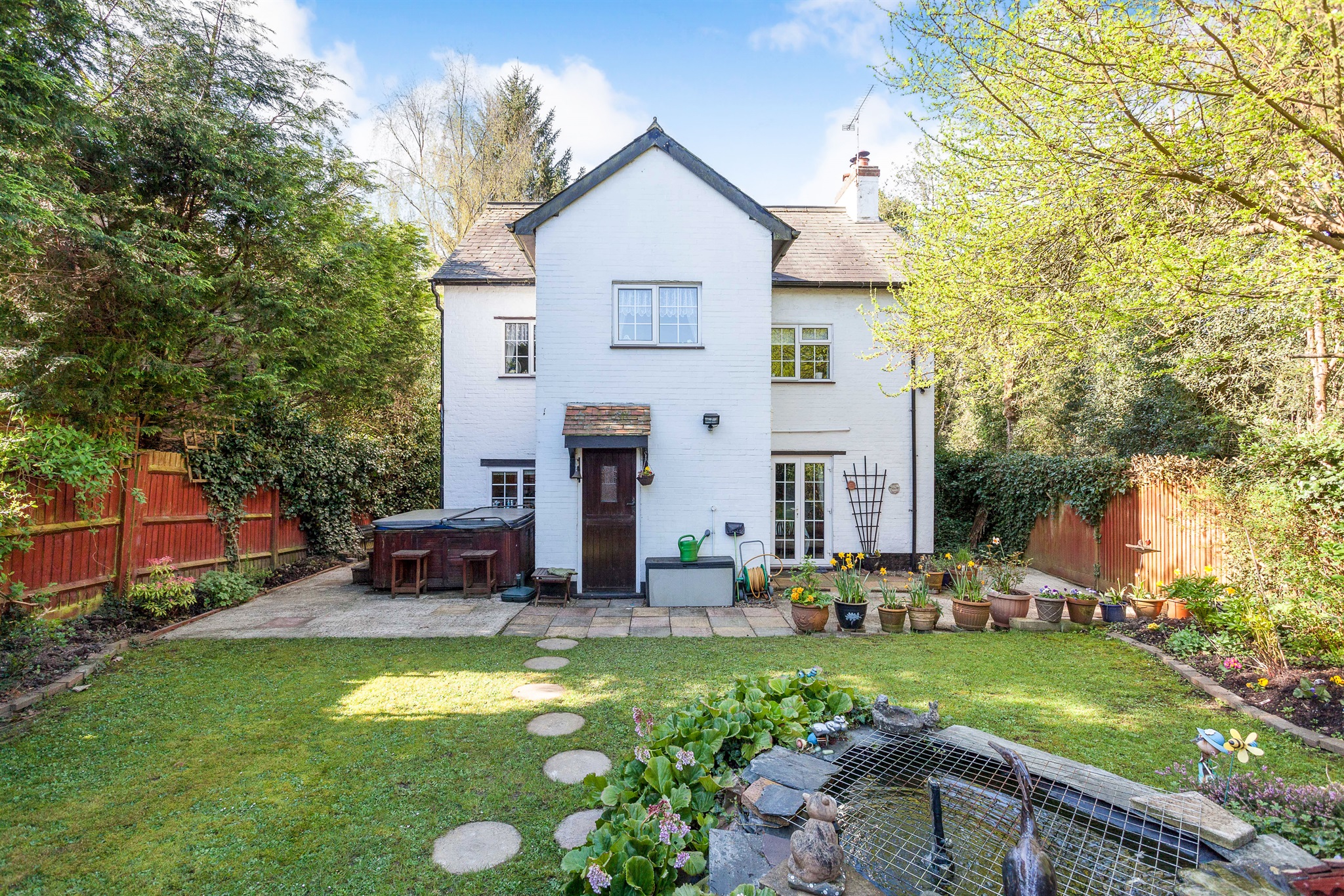 Free property report Lashmere Farm, Copthorne Common, Copthorne ...