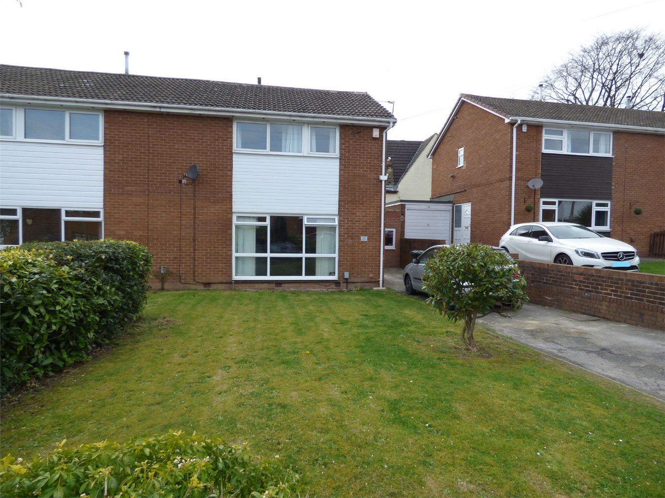 Free property report 33, Holmdene Drive, Mirfield, WF14 9SZ - Chimnie