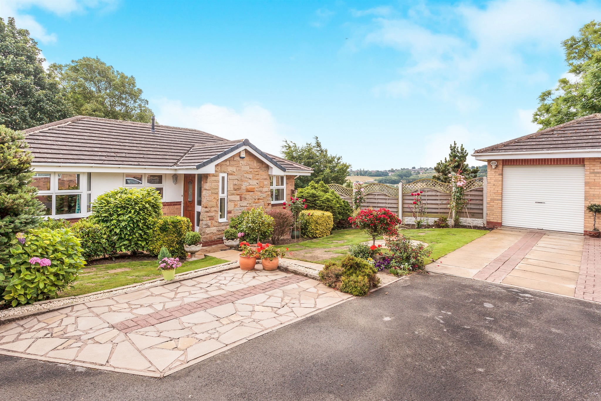 Free property report 26, Leith Court, Dewsbury, WF12 0QP - Chimnie