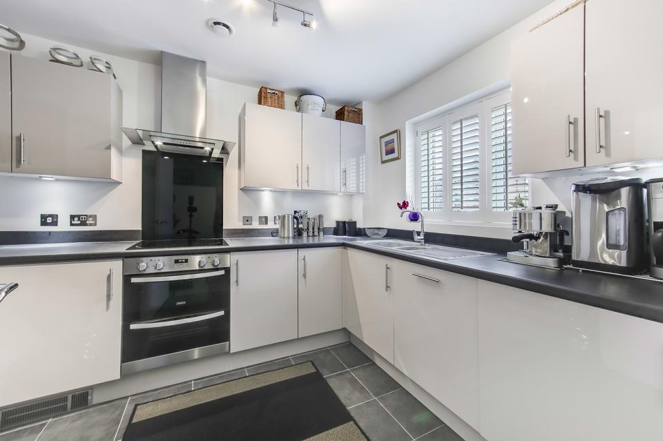 Free property report 38, Walden Avenue, Rainham, RM13 8DU - Chimnie