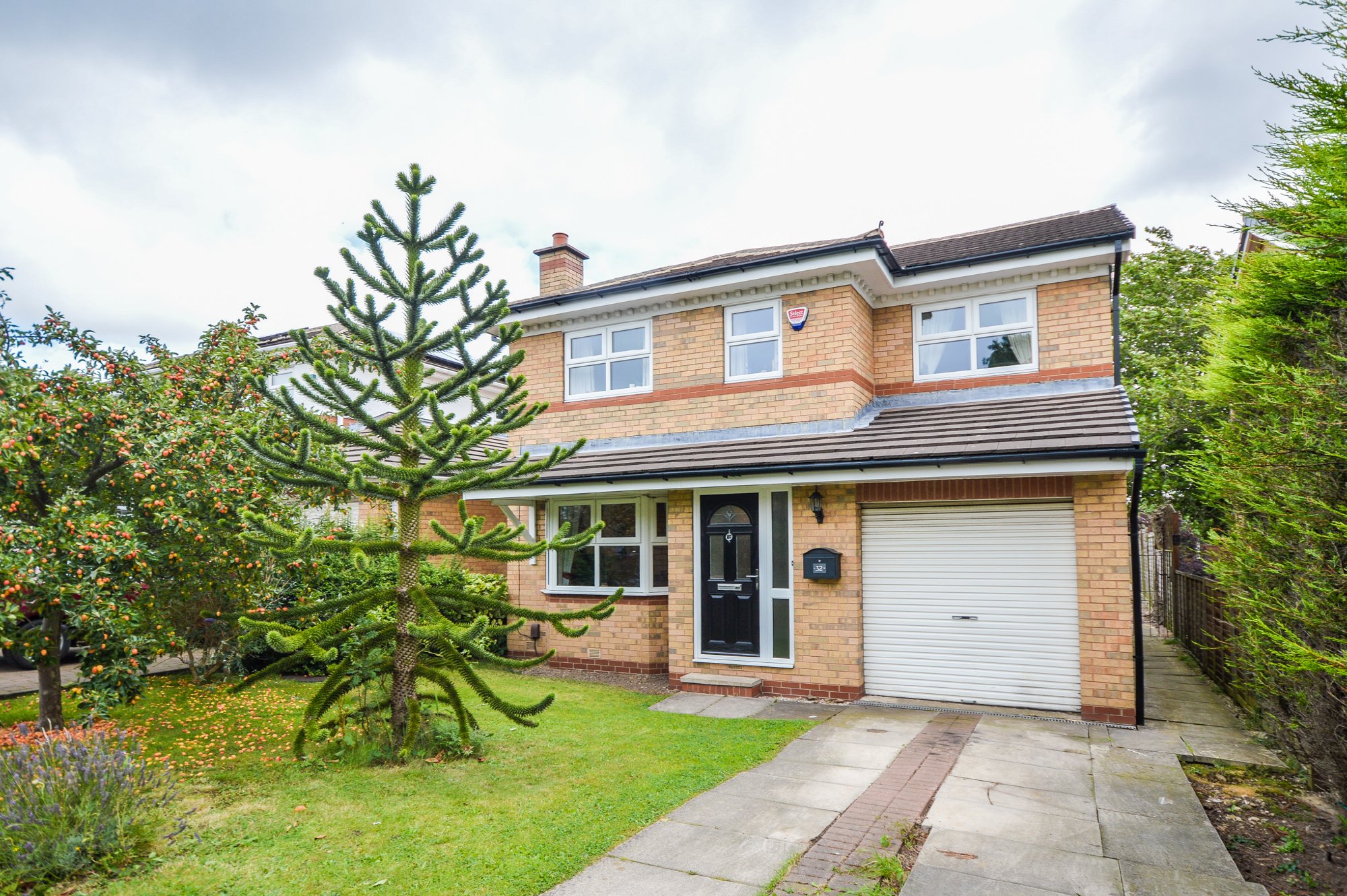 Free property report 32, Leith Court, Dewsbury, WF12 0QP - Chimnie
