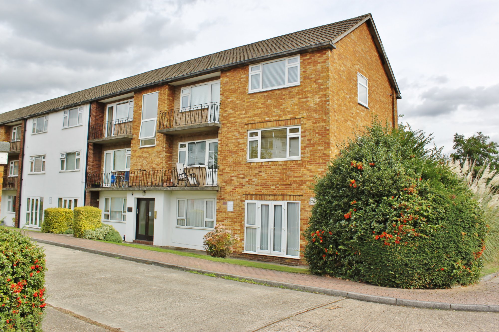 Free property report 2 Hurst Court, Snakes Lane, Woodford Green, IG8 ...